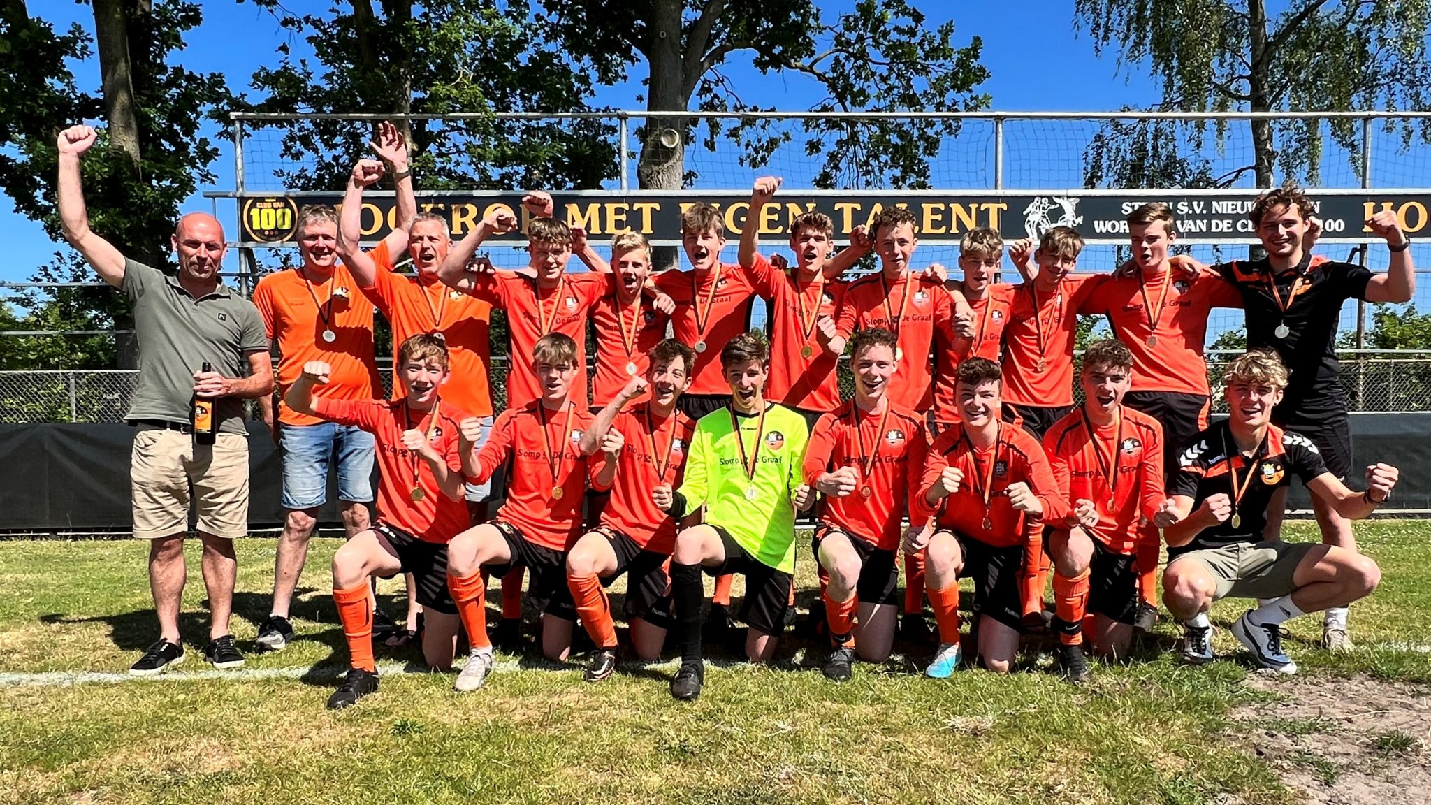 S.V. Nieuwleusen JO15-1 ongeslagen kampioen | sv Nieuwleusen